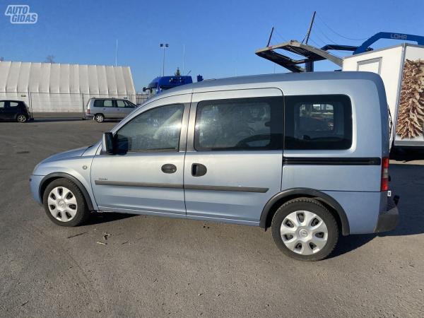 Grey Opel Combo 2004 in Vilkaviskis, with an engine capacity of 1.60 L and mileage of 213 thousand km for 2550 €, photo 3 on AUTOMOTO.COM.LV