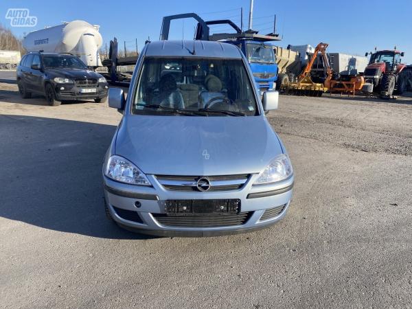 Grey Opel Combo 2004 in Vilkaviskis, with an engine capacity of 1.60 L and mileage of 213 thousand km for 2550 €, photo 9 on AUTOMOTO.COM.LV