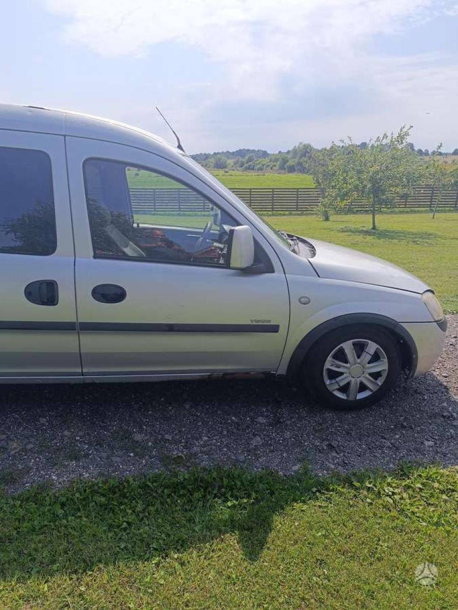 Grey Opel Combo 2004 in Kelme, with an engine capacity of 1.69 L and mileage of 368 thousand km for 600 €, photo 5 on AUTOMOTO.COM.LV