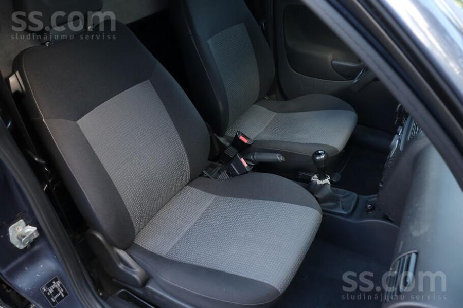 Grey Opel Combo 2007 in Valmiera, with an engine capacity of 1.70 L and mileage of 203 thousand km for 2700 €, photo 7 on AUTOMOTO.COM.LV