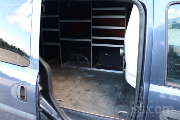 Opel Combo 2007 in Valmiera on AUTOMOTO.COM.LV Grey Opel Combo 2007 in Valmiera, with an engine capacity of 1.70 L and mileage of 203 thousand km for 2700 €, photo 8 on AUTOMOTO.COM.LV