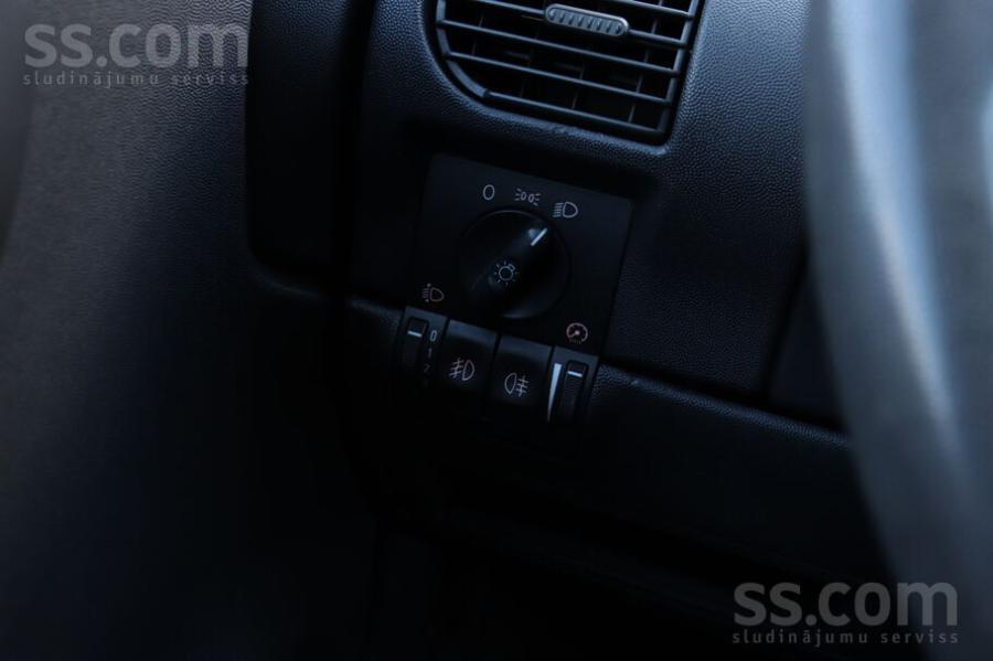 Grey Opel Combo 2007 in Valmiera, with an engine capacity of 1.70 L and mileage of 203 thousand km for 2700 €, photo 19 on AUTOMOTO.COM.LV