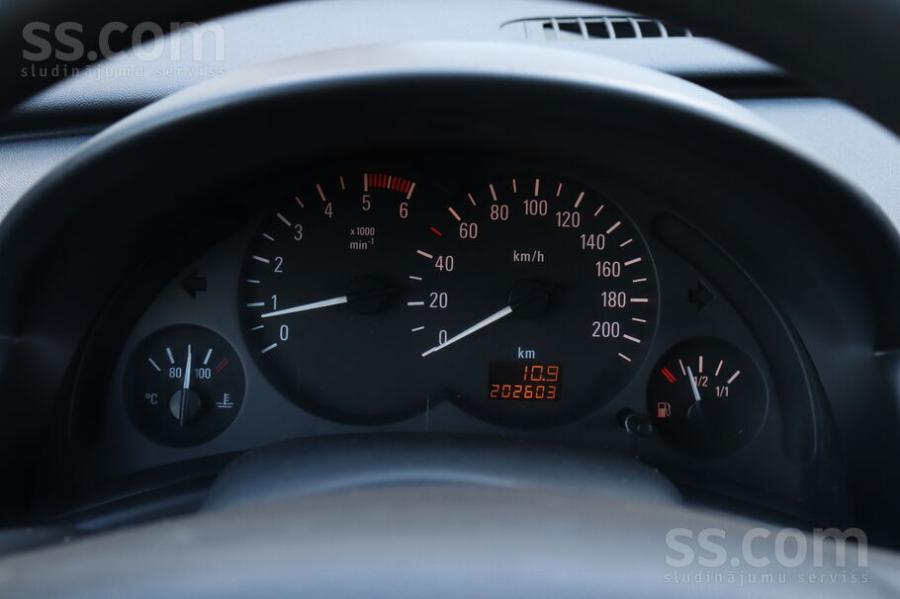 Grey Opel Combo 2007 in Valmiera, with an engine capacity of 1.70 L and mileage of 203 thousand km for 2700 €, photo 21 on AUTOMOTO.COM.LV