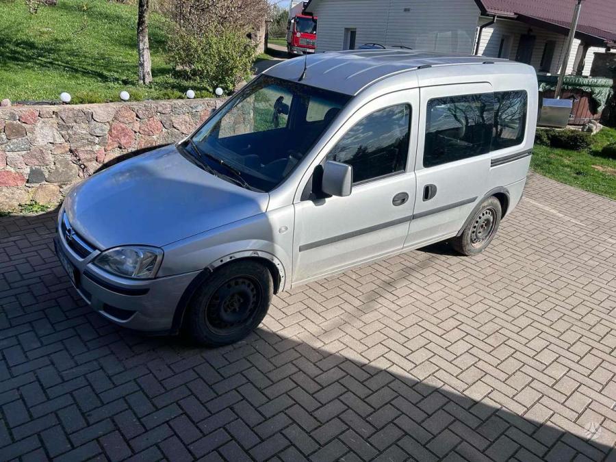 Grey Opel Combo 2008 in Vilnius, with an engine capacity of 1.69 L and mileage of 350 thousand km for 600 €, photo 3 on AUTOMOTO.COM.LV
