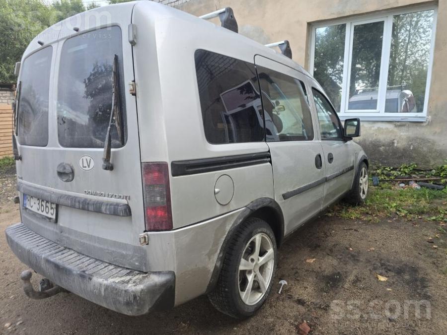 Grey Opel Combo 2008 in Riga, with an engine capacity of 1.70 L and mileage of 350 thousand km for 1800 €, photo 3 on AUTOMOTO.COM.LV