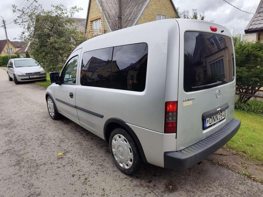 Grey Opel Combo 2008 in Panevezys, with an engine capacity of 1.25 L and mileage of 400 thousand km for 1650 €, photo 1 on AUTOMOTO.COM.LV