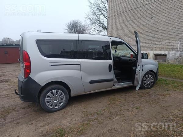 Grey Opel Combo 2013 in Riga, with an engine capacity of 1.60 L and mileage of 300 thousand km for 3000 €, photo 2 on AUTOMOTO.COM.LV