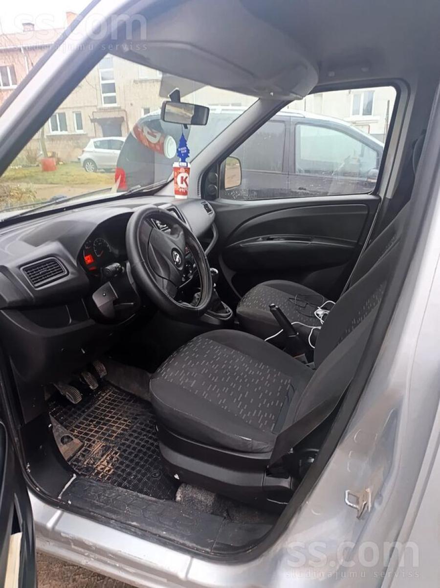 Pelēks Opel Combo 2013 Rīga, ar dzinēja tilpumu 1.60 L un nobraukumu 300 tūkst. km par 3000 €, foto 3 vietnē AUTOMOTO.COM.LV