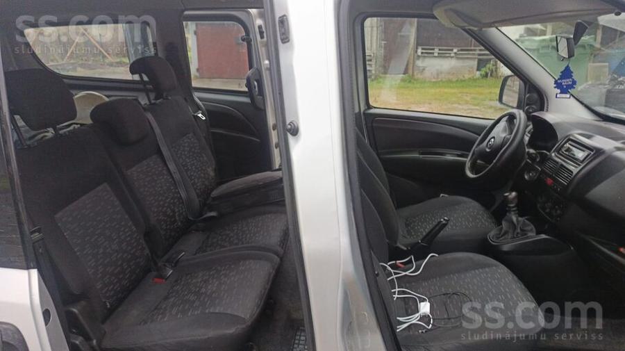 Pelēks Opel Combo 2013 Rīga, ar dzinēja tilpumu 1.60 L un nobraukumu 300 tūkst. km par 3000 €, foto 5 vietnē AUTOMOTO.COM.LV