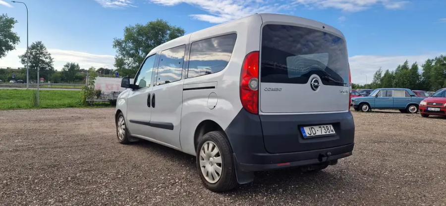 Grey Opel Combo 2013 in Daugavpils, with an engine capacity of 1.60 L and mileage of 341 thousand km for 2750 €, photo 4 on AUTOMOTO.COM.LV
