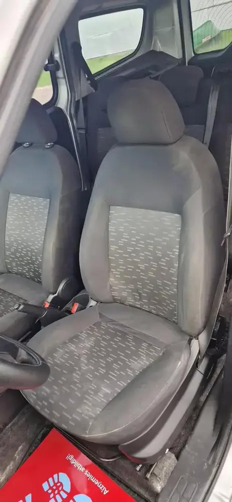 Grey Opel Combo 2013 in Daugavpils, with an engine capacity of 1.60 L and mileage of 341 thousand km for 2750 €, photo 19 on AUTOMOTO.COM.LV