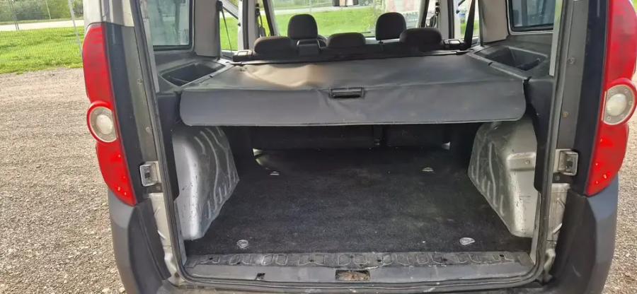 Grey Opel Combo 2013 in Daugavpils, with an engine capacity of 1.60 L and mileage of 341 thousand km for 2750 €, photo 27 on AUTOMOTO.COM.LV