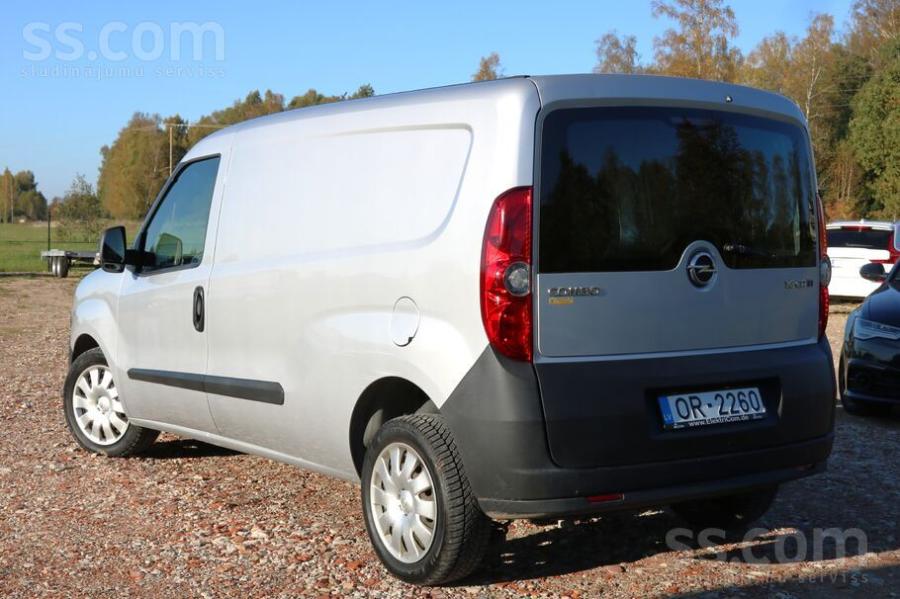 Grey Opel Combo 2013 in Kuldiga, with an engine capacity of 1.60 L and mileage of 266 thousand km for 4550 €, photo 3 on AUTOMOTO.COM.LV