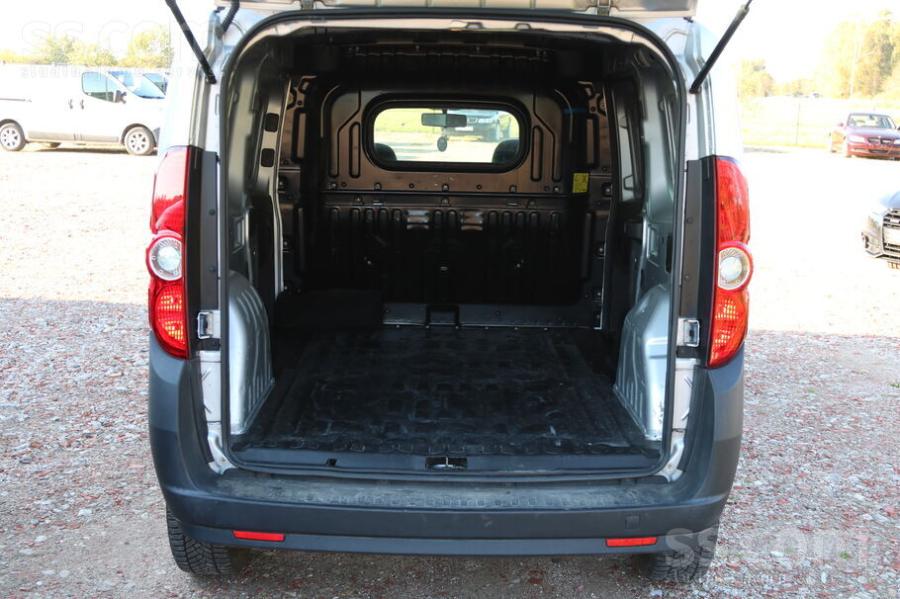 Grey Opel Combo 2013 in Kuldiga, with an engine capacity of 1.60 L and mileage of 266 thousand km for 4550 €, photo 8 on AUTOMOTO.COM.LV