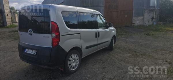 Grey Opel Combo 2014 in Rezekne, with an engine capacity of 1.30 L and mileage of 322 thousand km for 2800 €, photo 3 on AUTOMOTO.COM.LV