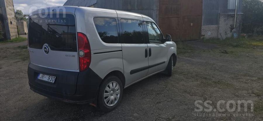 Grey Opel Combo 2014 in Rezekne, with an engine capacity of 1.30 L and mileage of 322 thousand km for 2800 €, photo 3 on AUTOMOTO.COM.LV