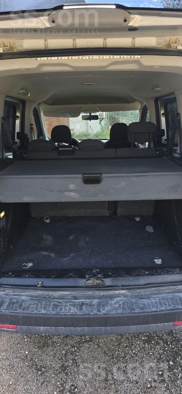 Grey Opel Combo 2014 in Rezekne, with an engine capacity of 1.30 L and mileage of 322 thousand km for 2800 €, photo 5 on AUTOMOTO.COM.LV