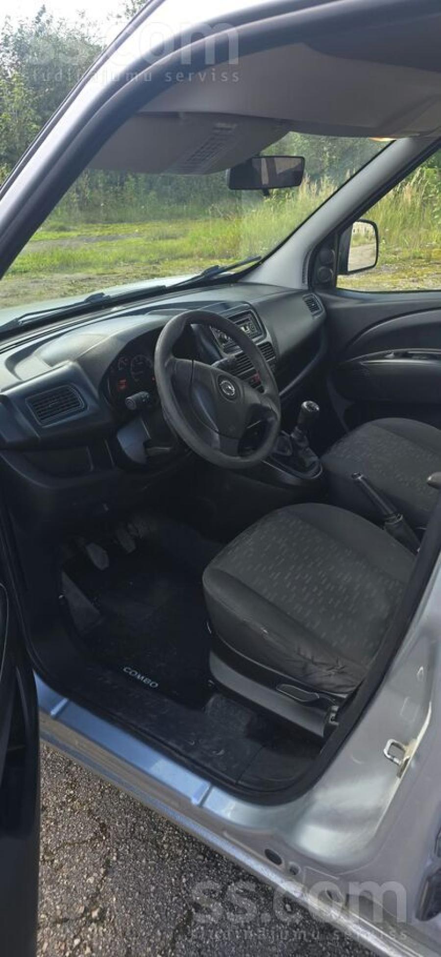 Grey Opel Combo 2014 in Rezekne, with an engine capacity of 1.30 L and mileage of 322 thousand km for 2800 €, photo 7 on AUTOMOTO.COM.LV