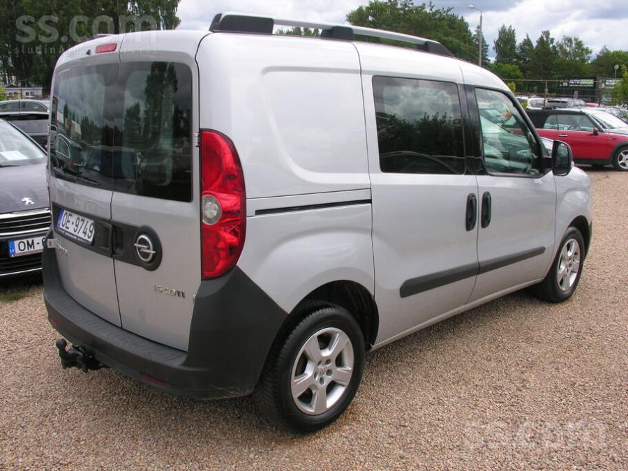 Grey Opel Combo 2017 in Riga, with an engine capacity of 1.60 L and mileage of 78 thousand km for 6950 €, photo 4 on AUTOMOTO.COM.LV