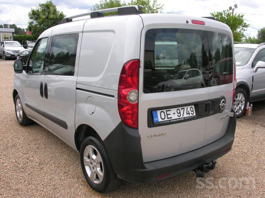 Grey Opel Combo 2017 in Riga, with an engine capacity of 1.60 L and mileage of 78 thousand km for 6950 €, photo 5 on AUTOMOTO.COM.LV