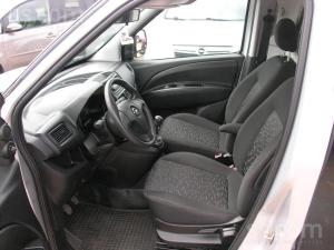 Grey Opel Combo 2017 in Riga, with an engine capacity of 1.60 L and mileage of 78 thousand km for 6950 €, photo 10 on AUTOMOTO.COM.LV