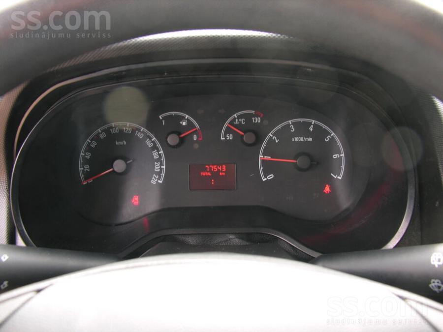 Grey Opel Combo 2017 in Riga, with an engine capacity of 1.60 L and mileage of 78 thousand km for 6950 €, photo 12 on AUTOMOTO.COM.LV