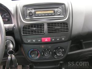 Grey Opel Combo 2017 in Riga, with an engine capacity of 1.60 L and mileage of 78 thousand km for 6950 €, photo 14 on AUTOMOTO.COM.LV