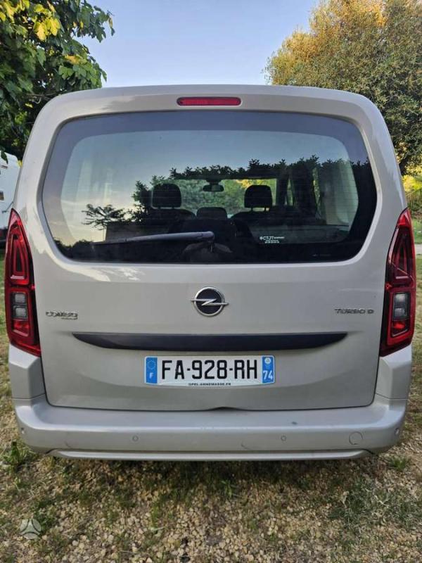 Pelēks Opel Combo 2018 Tauragė, ar dzinēja tilpumu 1.50 L un nobraukumu 147 tūkst. km par 8200 €, foto 4 vietnē AUTOMOTO.COM.LV