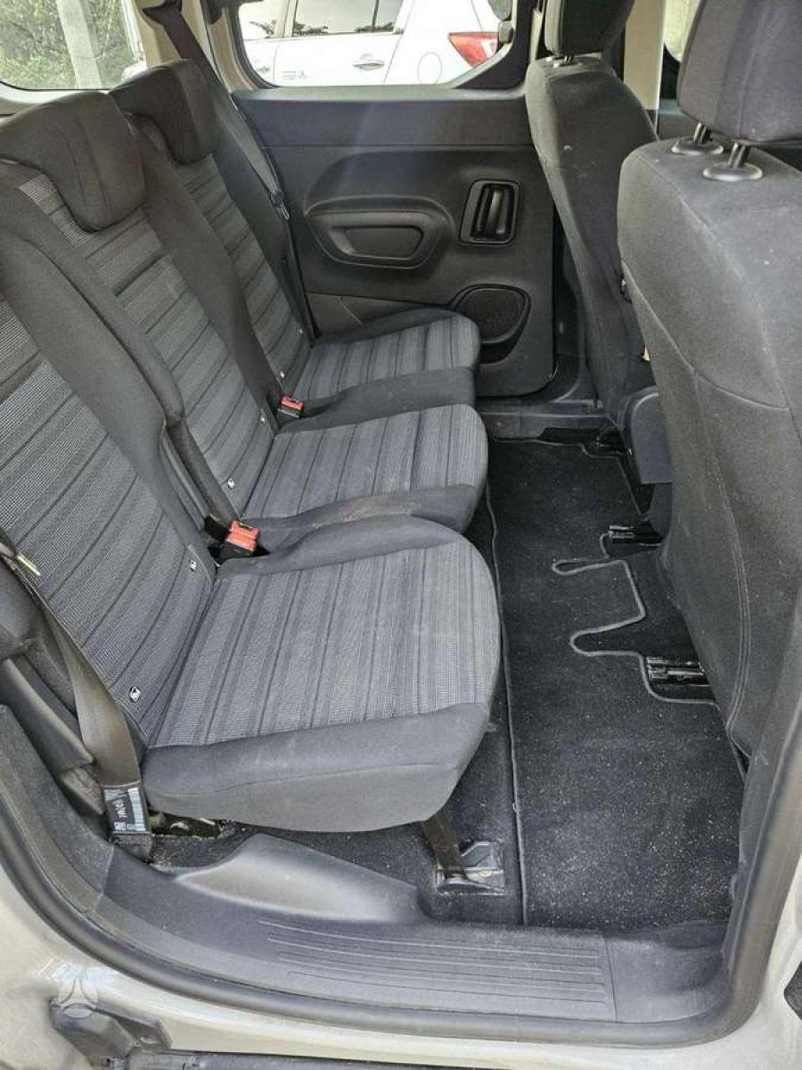 Pelēks Opel Combo 2018 Tauragė, ar dzinēja tilpumu 1.50 L un nobraukumu 147 tūkst. km par 8200 €, foto 10 vietnē AUTOMOTO.COM.LV
