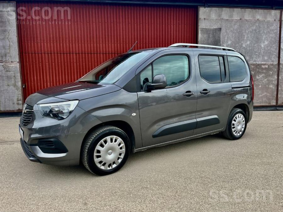 Grey Opel Combo 2020 in Talsi, with an engine capacity of 1.50 L and mileage of 194 thousand km for 12200 €, photo 2 on AUTOMOTO.COM.LV