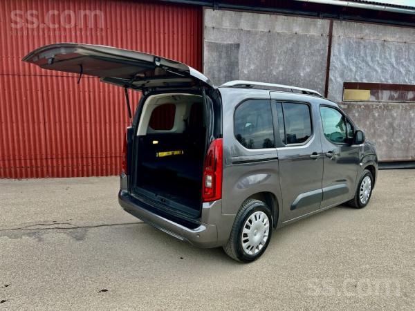Pelēks Opel Combo 2020 Talsi, ar dzinēja tilpumu 1.50 L un nobraukumu 194 tūkst. km par 12200 €, foto 5 vietnē AUTOMOTO.COM.LV