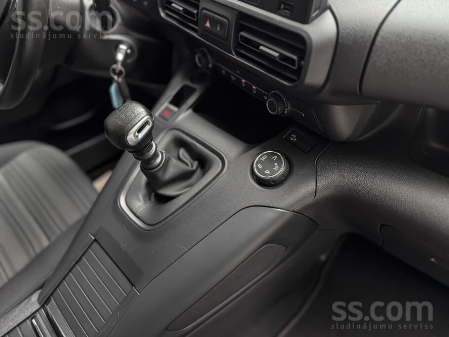 Pelēks Opel Combo 2020 Jelgava, ar dzinēja tilpumu 1.50 L un nobraukumu 104 tūkst. km par 10500 €, foto 15 vietnē AUTOMOTO.COM.LV