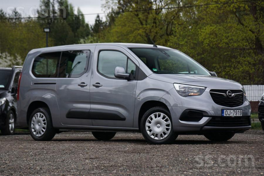 Grey Opel Combo 2020 in Riga, with an engine capacity of 1.50 L and mileage of 155 thousand km for 10990 €, photo 3 on AUTOMOTO.COM.LV