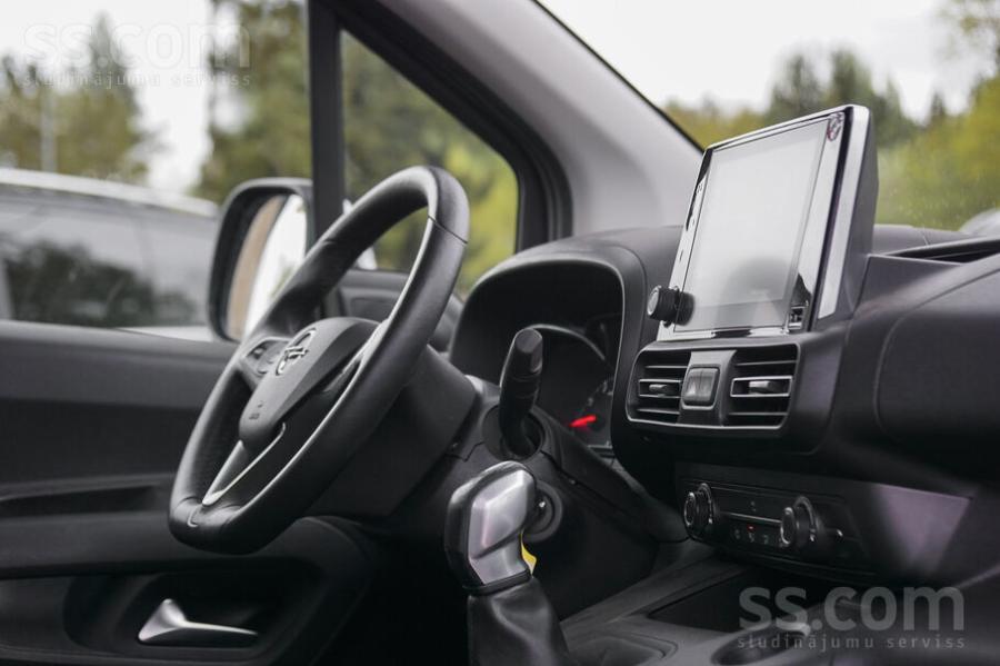 Grey Opel Combo 2020 in Riga, with an engine capacity of 1.50 L and mileage of 155 thousand km for 10990 €, photo 8 on AUTOMOTO.COM.LV