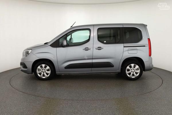 Grey Opel Combo 2021 in Kaunas, with an engine capacity of 1.20 L and mileage of 60 thousand km for 27540 €, photo 2 on AUTOMOTO.COM.LV