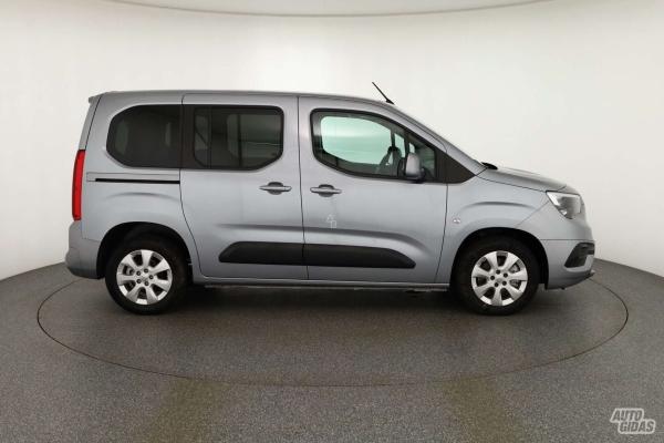 Grey Opel Combo 2021 in Kaunas, with an engine capacity of 1.20 L and mileage of 60 thousand km for 27540 €, photo 6 on AUTOMOTO.COM.LV