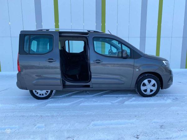 Grey Opel Combo 2021 in Raseiniai, with an engine capacity of 1.50 L and mileage of 104 thousand km for 9300 €, photo 2 on AUTOMOTO.COM.LV