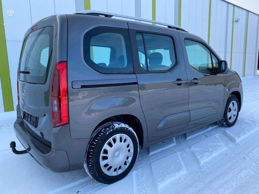 Grey Opel Combo 2021 in Raseiniai, with an engine capacity of 1.50 L and mileage of 104 thousand km for 9300 €, photo 4 on AUTOMOTO.COM.LV