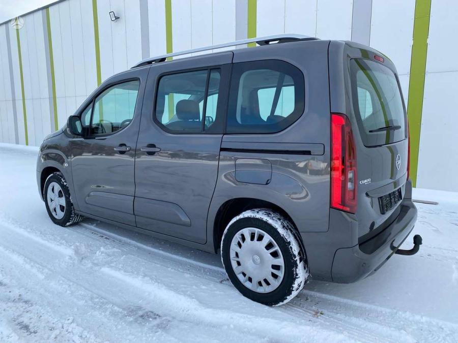 Grey Opel Combo 2021 in Raseiniai, with an engine capacity of 1.50 L and mileage of 104 thousand km for 9300 €, photo 6 on AUTOMOTO.COM.LV