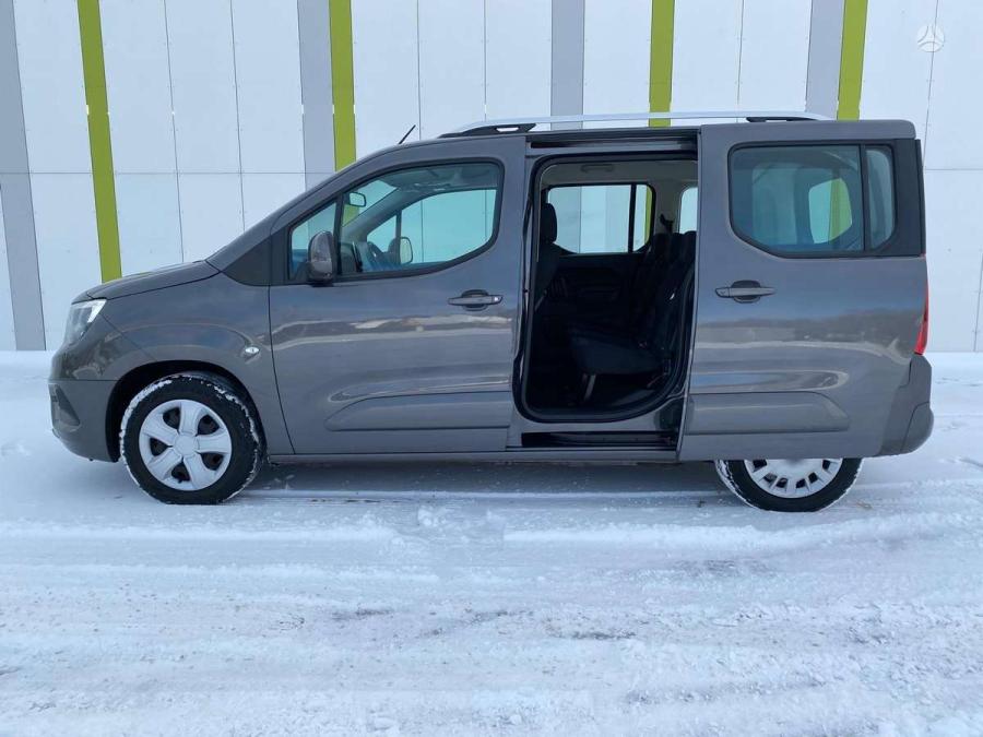 Grey Opel Combo 2021 in Raseiniai, with an engine capacity of 1.50 L and mileage of 104 thousand km for 9300 €, photo 8 on AUTOMOTO.COM.LV