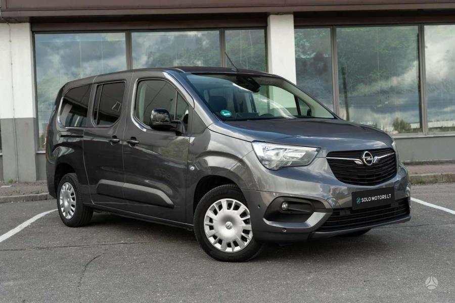 Grey Opel Combo 2022 in Vilnius, with an engine capacity of 1.20 L and mileage of 78 thousand km for 16450 €, photo 3 on AUTOMOTO.COM.LV