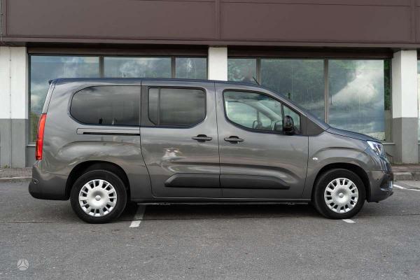 Grey Opel Combo 2022 in Vilnius, with an engine capacity of 1.20 L and mileage of 78 thousand km for 16450 €, photo 4 on AUTOMOTO.COM.LV