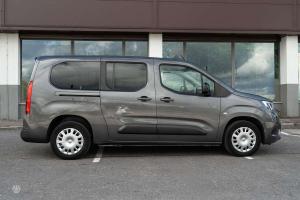 Grey Opel Combo 2022 in Vilnius, with an engine capacity of 1.20 L and mileage of 78 thousand km for 16450 €, photo 4 on AUTOMOTO.COM.LV