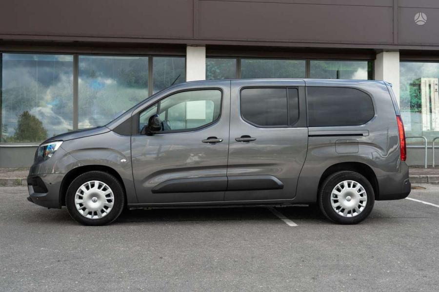 Grey Opel Combo 2022 in Vilnius, with an engine capacity of 1.20 L and mileage of 78 thousand km for 16450 €, photo 5 on AUTOMOTO.COM.LV