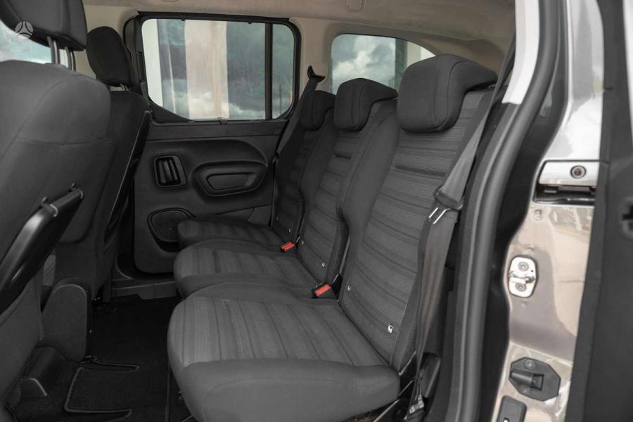 Grey Opel Combo 2022 in Vilnius, with an engine capacity of 1.20 L and mileage of 78 thousand km for 16450 €, photo 11 on AUTOMOTO.COM.LV