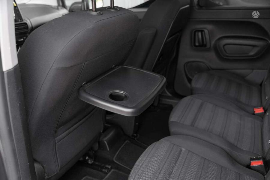 Grey Opel Combo 2022 in Vilnius, with an engine capacity of 1.20 L and mileage of 78 thousand km for 16450 €, photo 12 on AUTOMOTO.COM.LV
