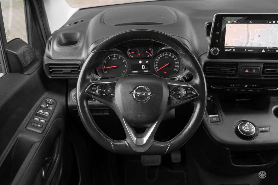 Grey Opel Combo 2022 in Vilnius, with an engine capacity of 1.20 L and mileage of 78 thousand km for 16450 €, photo 16 on AUTOMOTO.COM.LV