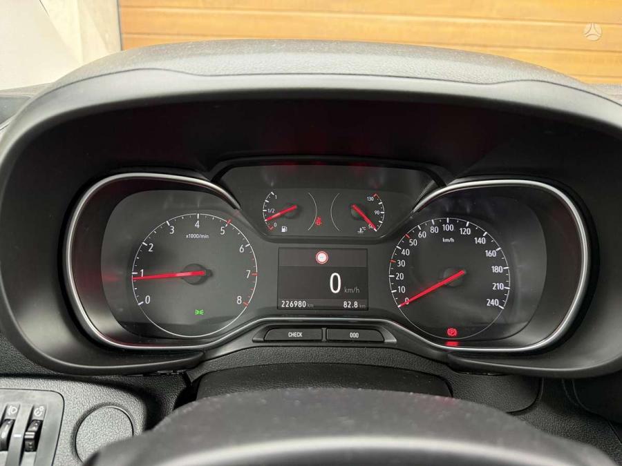 Pelēks Opel Combo 2023 Šauļi, ar dzinēja tilpumu 1.50 L un nobraukumu 227 tūkst. km par 13590 €, foto 17 vietnē AUTOMOTO.COM.LV