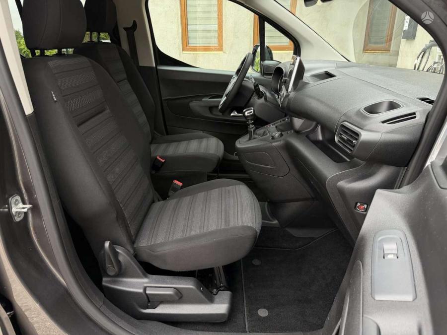 Pelēks Opel Combo 2023 Šauļi, ar dzinēja tilpumu 1.50 L un nobraukumu 227 tūkst. km par 13590 €, foto 31 vietnē AUTOMOTO.COM.LV