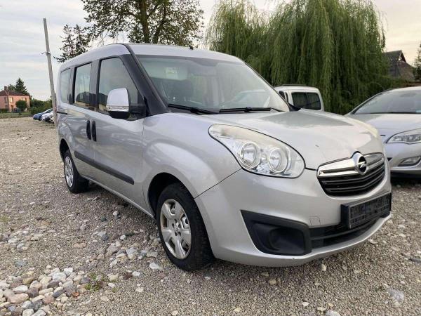 Grey Opel Combo 2016 in Birzai, with an engine capacity of 1.60 L and mileage of 232 thousand km for 4650 €, photo 2 on AUTOMOTO.COM.LV